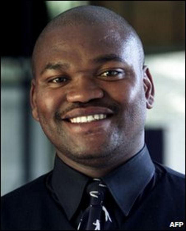 World Cup singer Siphiwo Ntshebe dies: Your comments - BBC News