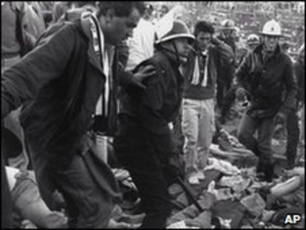 Heysel football disaster remembered 25 years on - BBC News