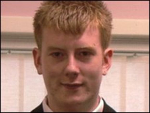 Family pay tribute to teenager killed in crash - BBC News