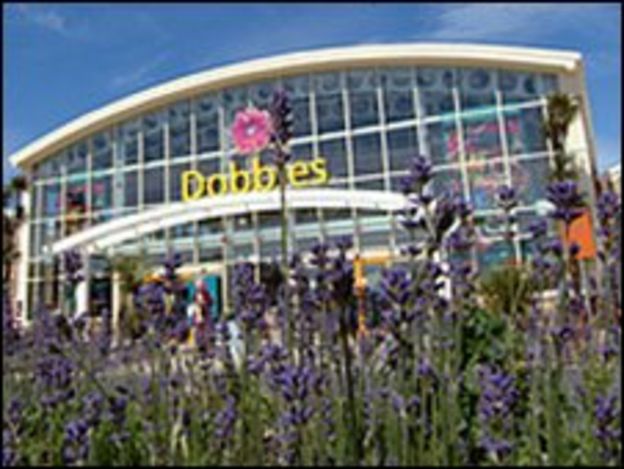Dobbies site to create 120 jobs in Liverpool - BBC News