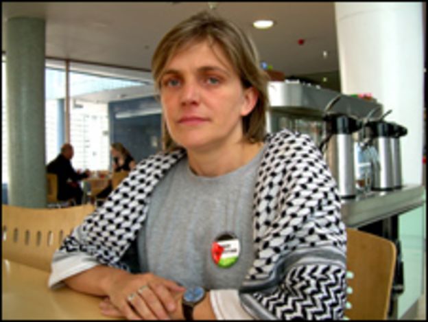 UK Gaza activist Sarah Colborne - ship raid 'surreal' - BBC News