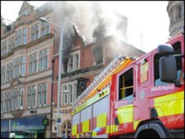 Nottingham city centre reopens following fire - BBC News