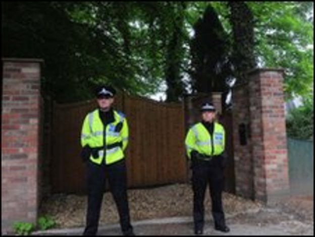 Ex-Stereophonics drummer Stuart Cable dies aged 40 - BBC News