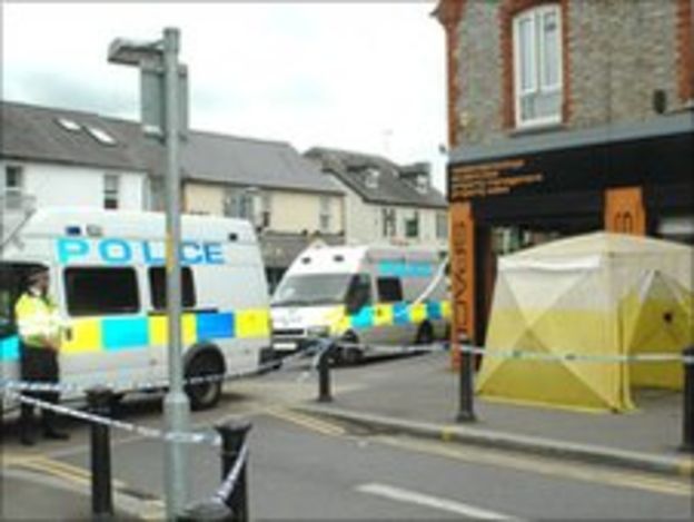 Two men arrested over Reading shooting - BBC News