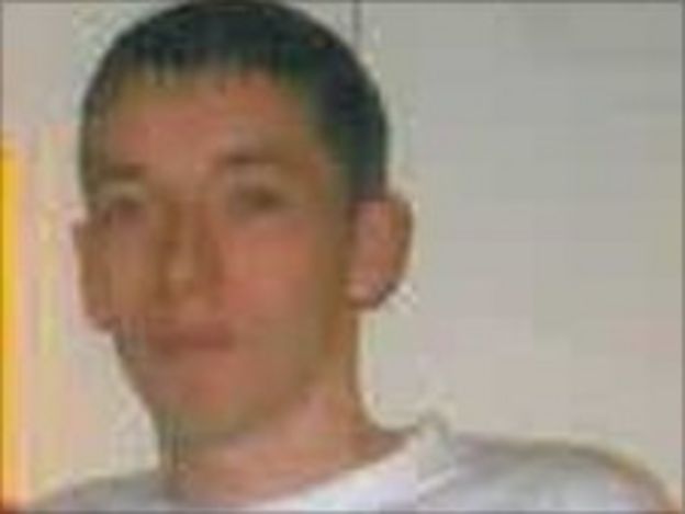 Man, 19, in court charged with Leeds father's murder - BBC News