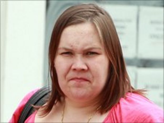 Sex act pregnant prison officer faces jail - BBC News