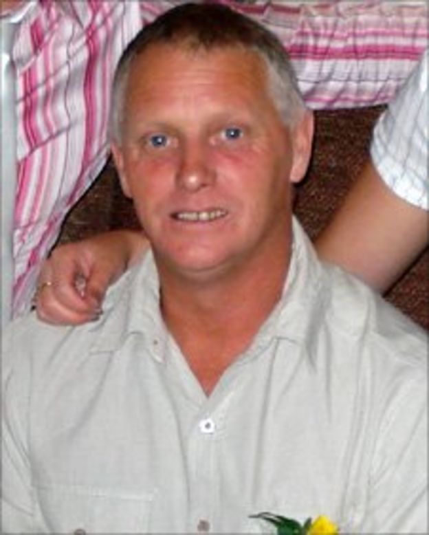 Tribute to man, 49, who died in Rhondda Cynon Taf crash - BBC News