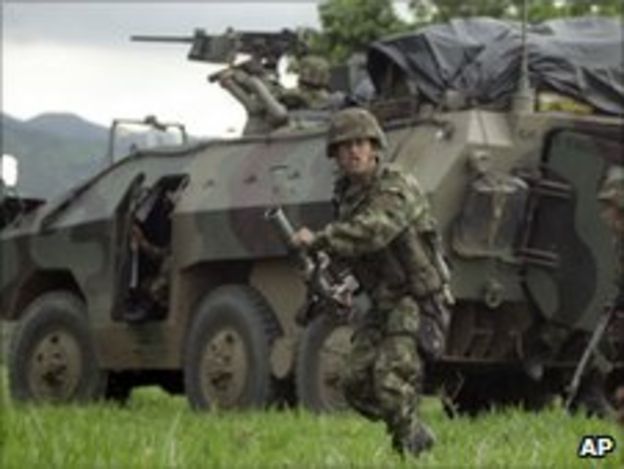 Aerial attack kills 13 Farc rebels in Colombia - BBC News