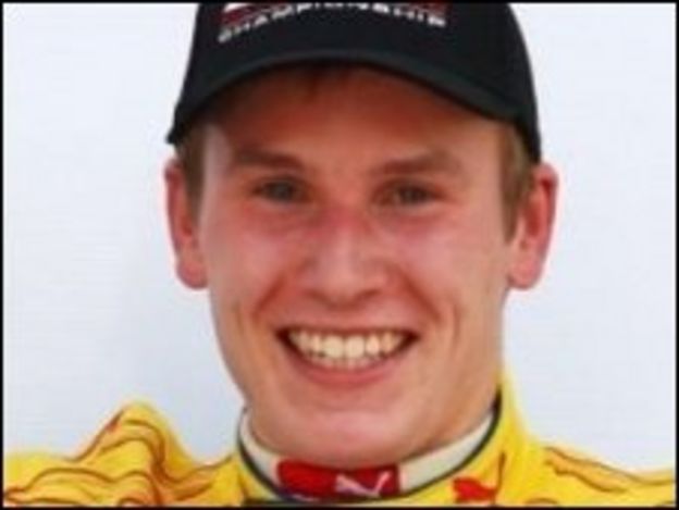 Worth School students to swim Channel for Surtees - BBC News