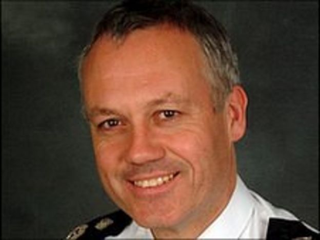 Deputy chief constable sues Nottinghamshire Police - BBC News