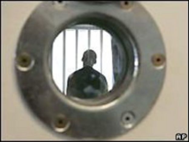 Refused asylum seekers destitute says British Red Cross - BBC News