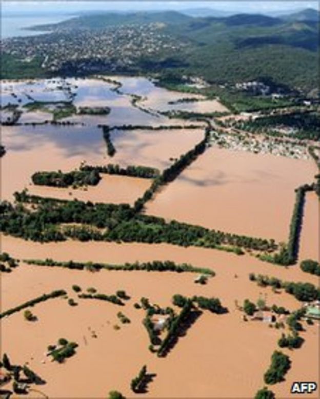 France flooding: Britons speak of ordeal - BBC News