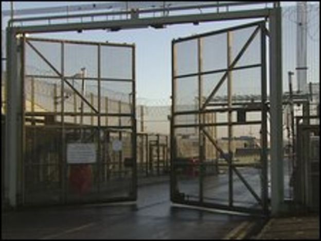 Maghaberry jail staff reinstated after Colin Bell death - BBC News