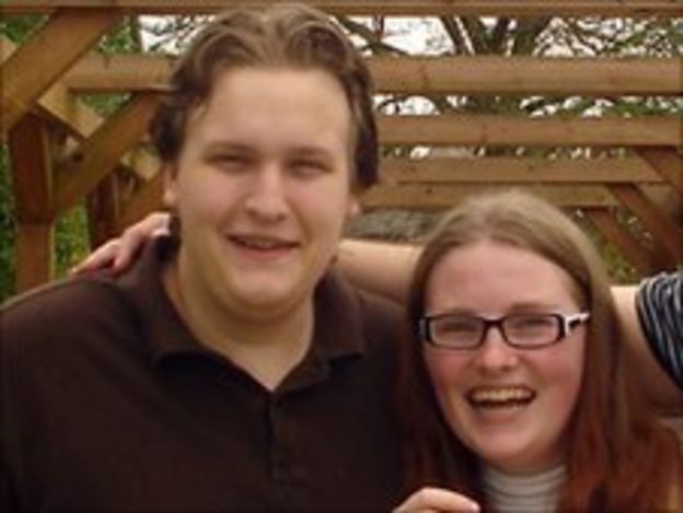 Fiancee tried to warn Derrick Bird victim by phone - BBC News