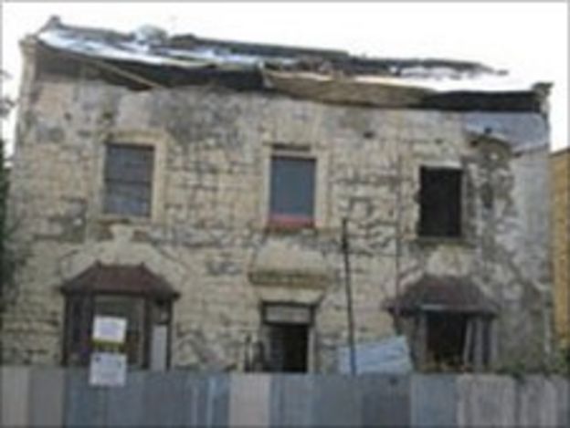 Hackney's 'mole' man dies leaving £408,000 council bill - BBC News