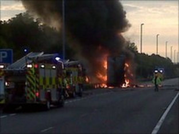 Cambridgeshire A14 lorry fire delays cleared - BBC News