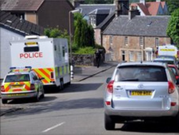 Hunt for man who abducted and assaulted girl, 14 - BBC News