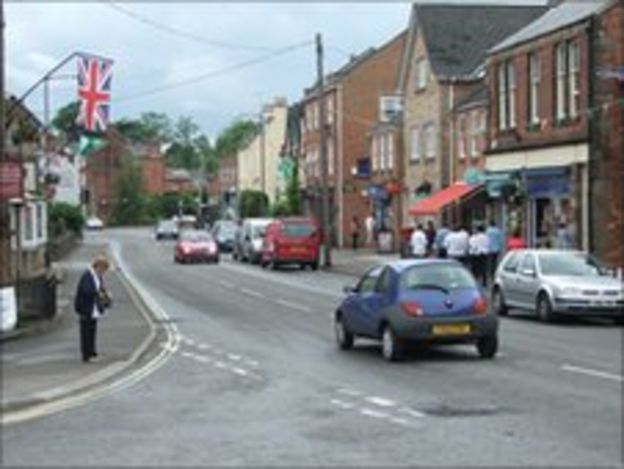 Landlord fears for business over Duffield gas main work - BBC News