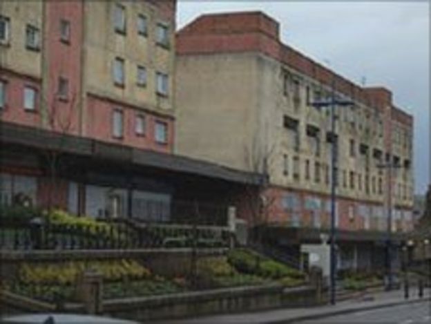 Council agrees Denny town centre revamp plan - BBC News