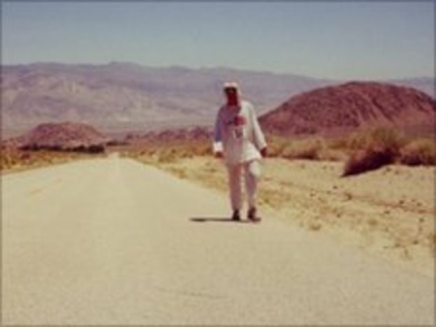 Kent man, 75, to run Death Valley ultra-marathon - BBC News