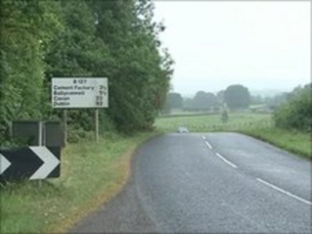 Man dies in Fermanagh road crash - BBC News