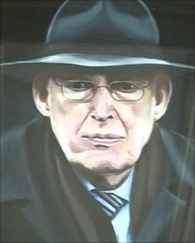 Paisley 'drawn and hung' at Stormont and Westminster - BBC News