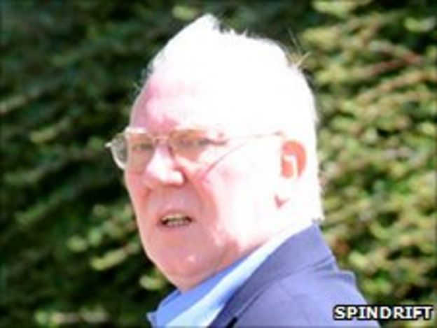 Man admits downloading child porn - BBC News