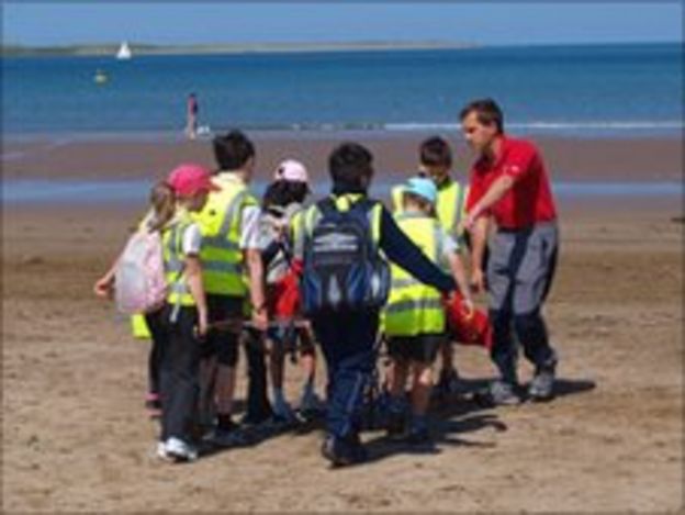 Instow beach safety initiative for school pupils - BBC News
