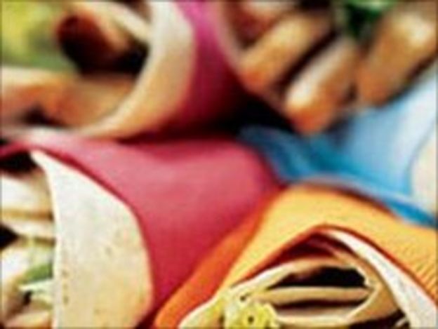 More Scottish pupils taking school dinners - BBC News