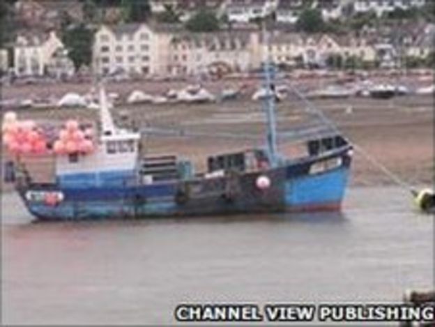 Fishing crew's SOS 'unnoticed' by ships - BBC News