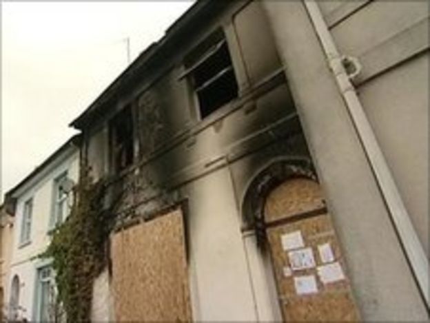 Torbay MP Adrian Sanders presents smoke alarm bill - BBC News