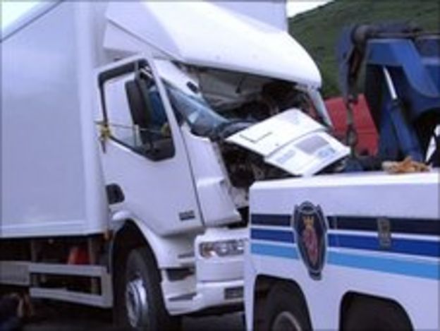 Injured police officer now in serious condition - BBC News