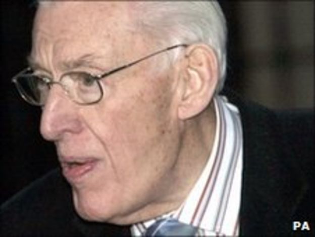 Paisley urged to withdraw IRA slur on Reavey brothers - BBC News