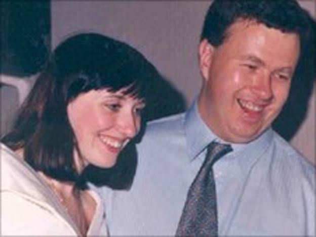 Woman unlawfully killed by husband in Berkshire - BBC News