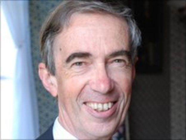 Aberystwyth University vice-chancellor to step down - BBC News