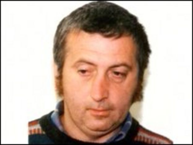 How an MI5 'weapons dealer' tricked a Real IRA leader - BBC News