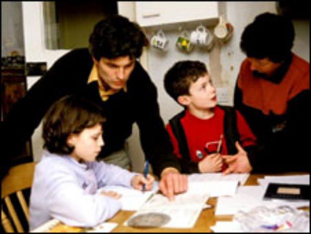 Nuclear family 'in decline', figures show - BBC News