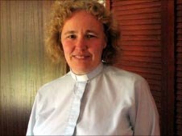 Views differ on women bishops compromise bid - BBC News