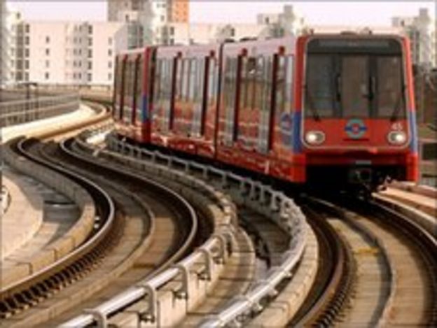 Passenger hurt as man wields knife on DLR train - BBC News