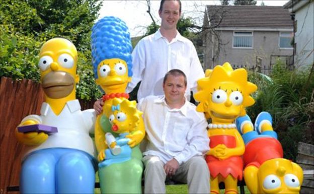 Simpsons replicas banned from Merthyr couple's wedding - BBC News