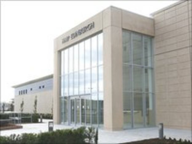 Top award for Saughton Prison library in Edinburgh - BBC News