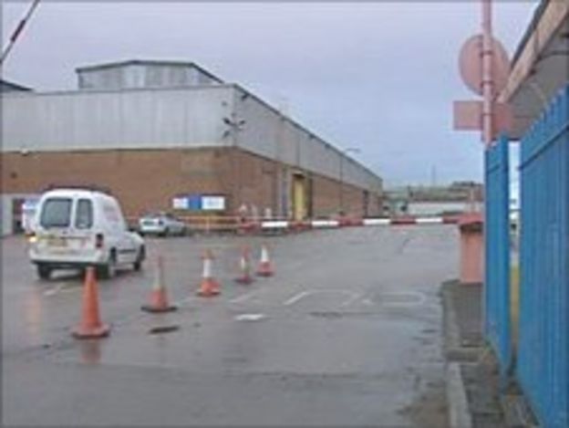 Linamar car plant in Swansea closing, says firm - BBC News