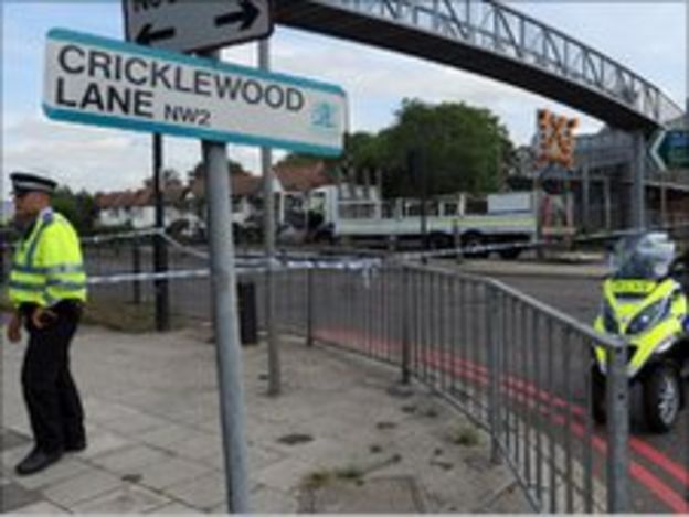 Man dies in shooting on A41 at Cricklewood - BBC News