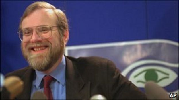 Microsoft co-founder commits billions to philanthropy - BBC News