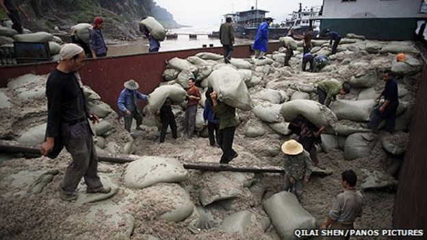 Probing China's asbestos workshops - BBC News
