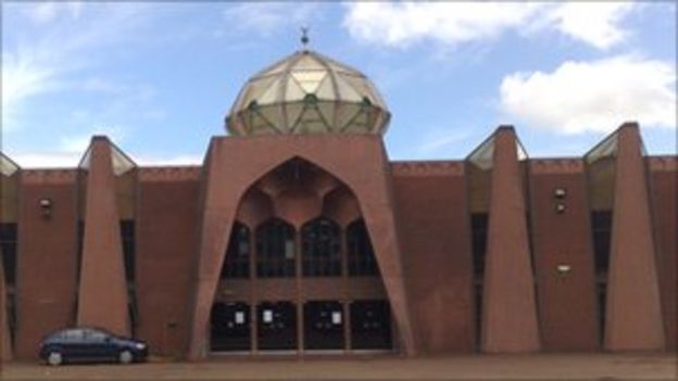 Domestic abuse campaign targets mosques in Scotland - BBC News