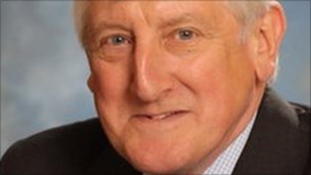 Derbyshire councillor criticises education secretary - BBC News