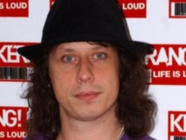 Stars support Stuart Cable memorial single - BBC News