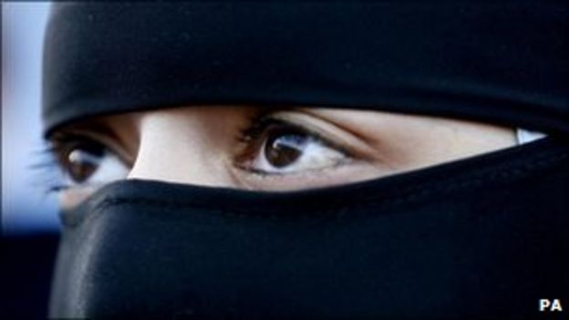 Man jailed for Muslim veil attack - BBC News