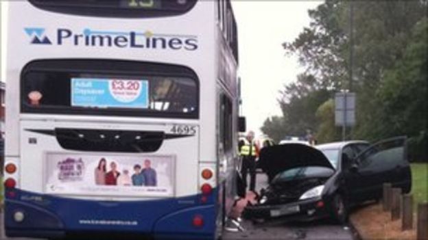 Three injured in crash with bus in Coventry. - BBC News